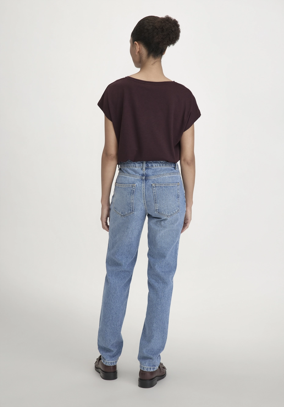 Jeans_HANNA_Mom_Fit_aus_reinem_Bio_Denim-55286_03_2.jpeg